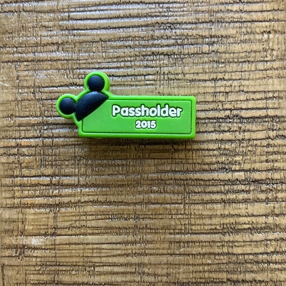 Disney | Accessories | Disney Annual Passholder Magic Band Slider Green ...
